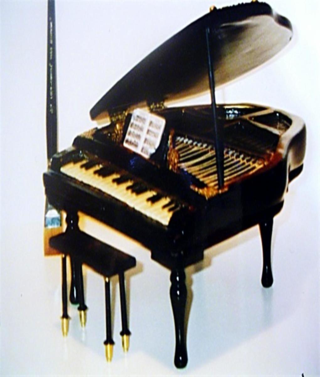 Thoughts that Might Run Through Musicians Heads During Wild Gigs ...