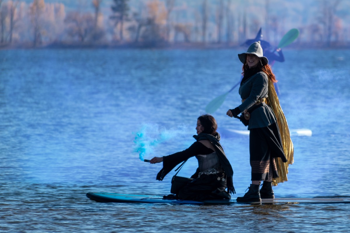 Annual 'Witch Paddle Parade' in Portland Is a Sight to Behold ...