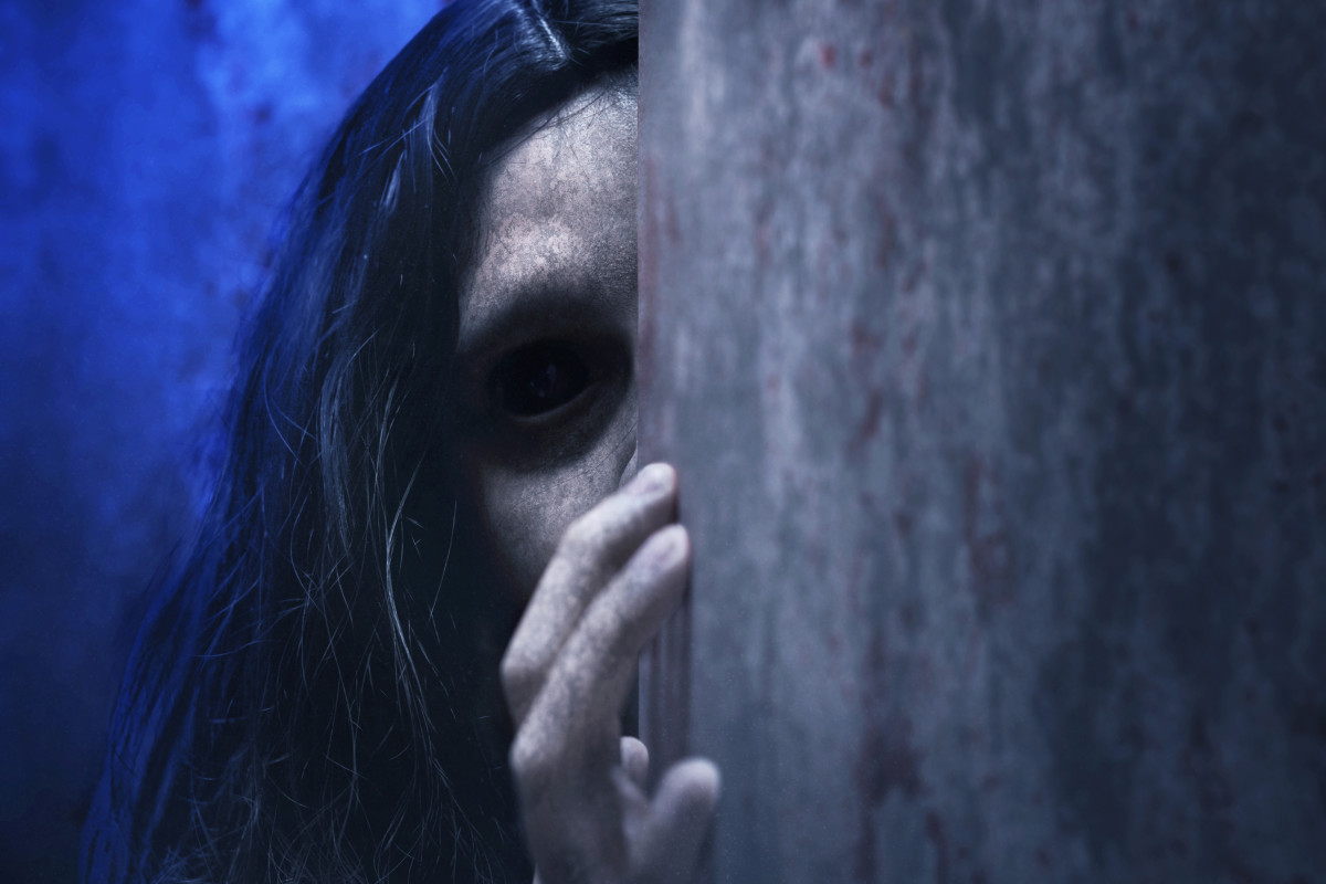 "Conjuring House" Caretaker Records Creepy Face Watching Her In ...