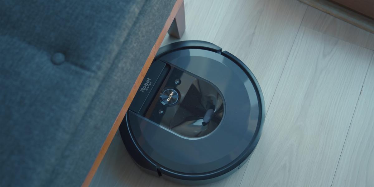 Roomba Hysterically Pulls Double Duty In This Witch’s House - HubPages