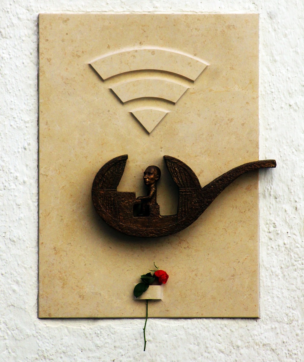 Only in Budapest: Special Hidden Mini-Statues Are The Coolest Street ...