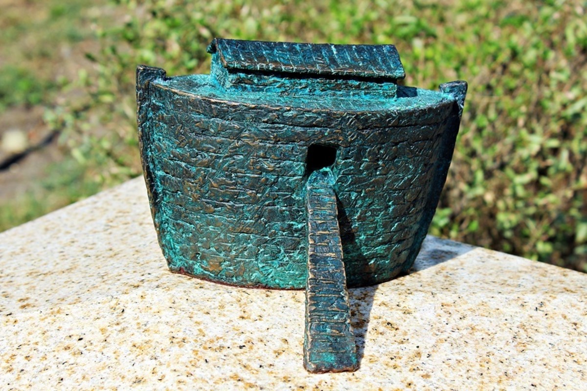 Only in Budapest: Special Hidden Mini-Statues Are The Coolest Street ...