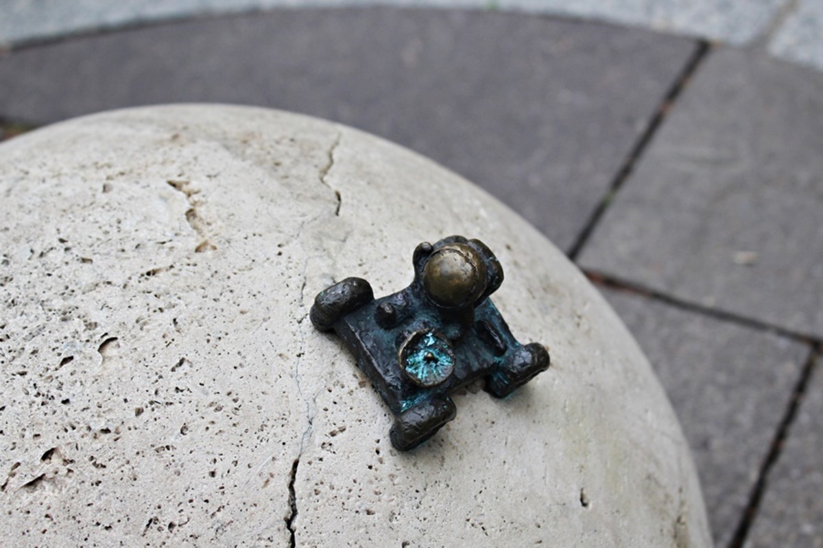Only in Budapest: Special Hidden Mini-Statues Are The Coolest Street ...