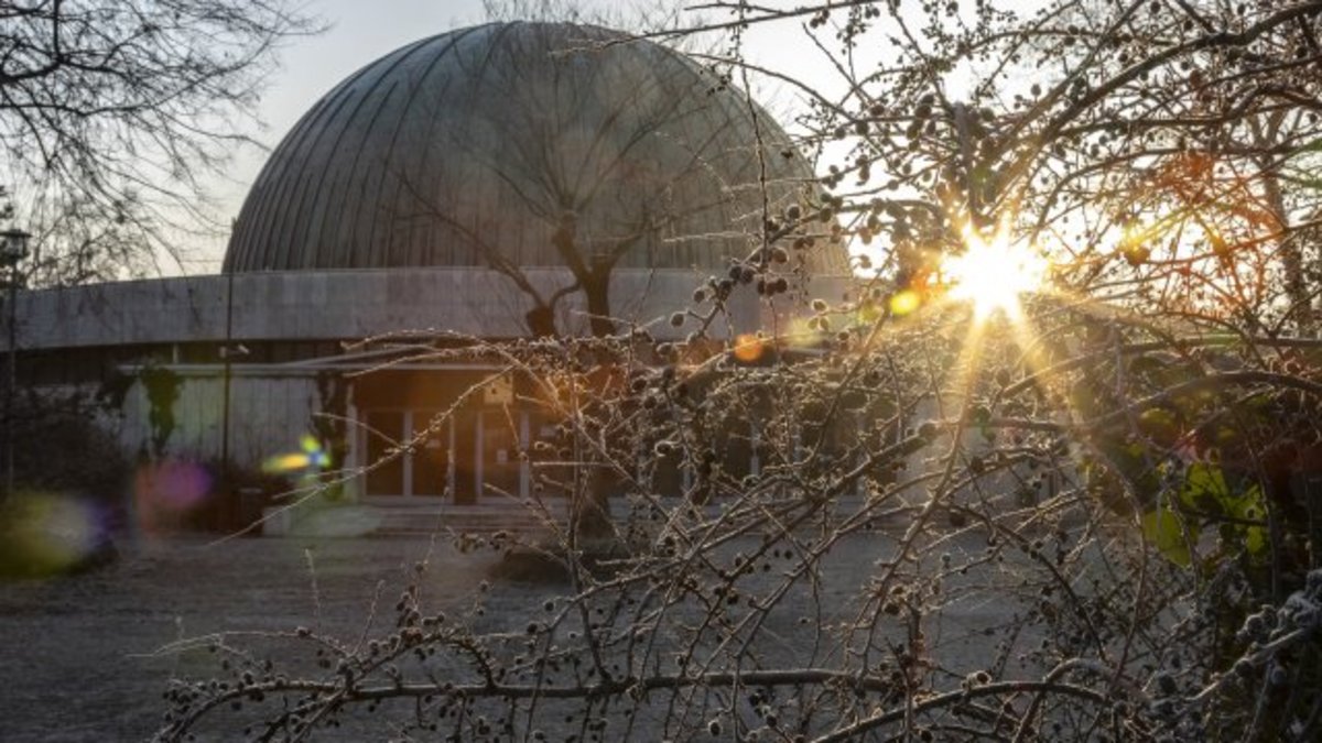 Back to the 70's: the Budapest Planetarium - HubPages