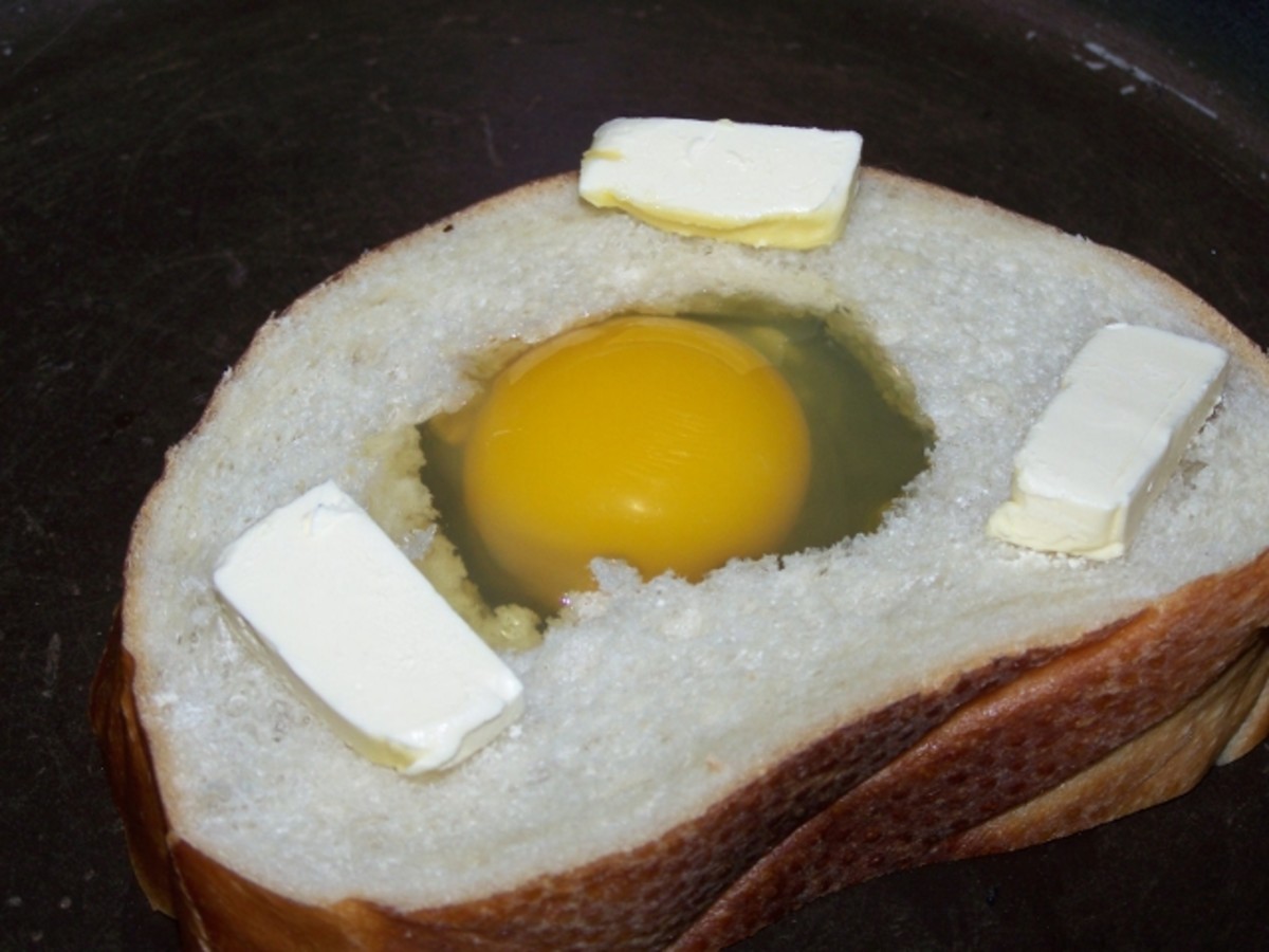 How To Make Eggs In A Frame With Fried Bacon, Potatoes, and Spinach ...