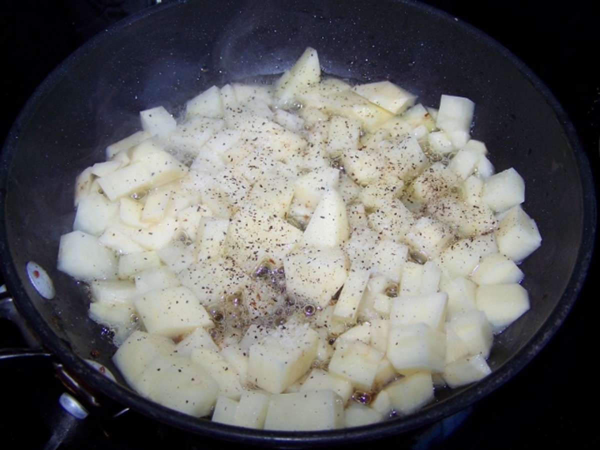 How To Make Eggs In A Frame With Fried Bacon, Potatoes, and Spinach ...