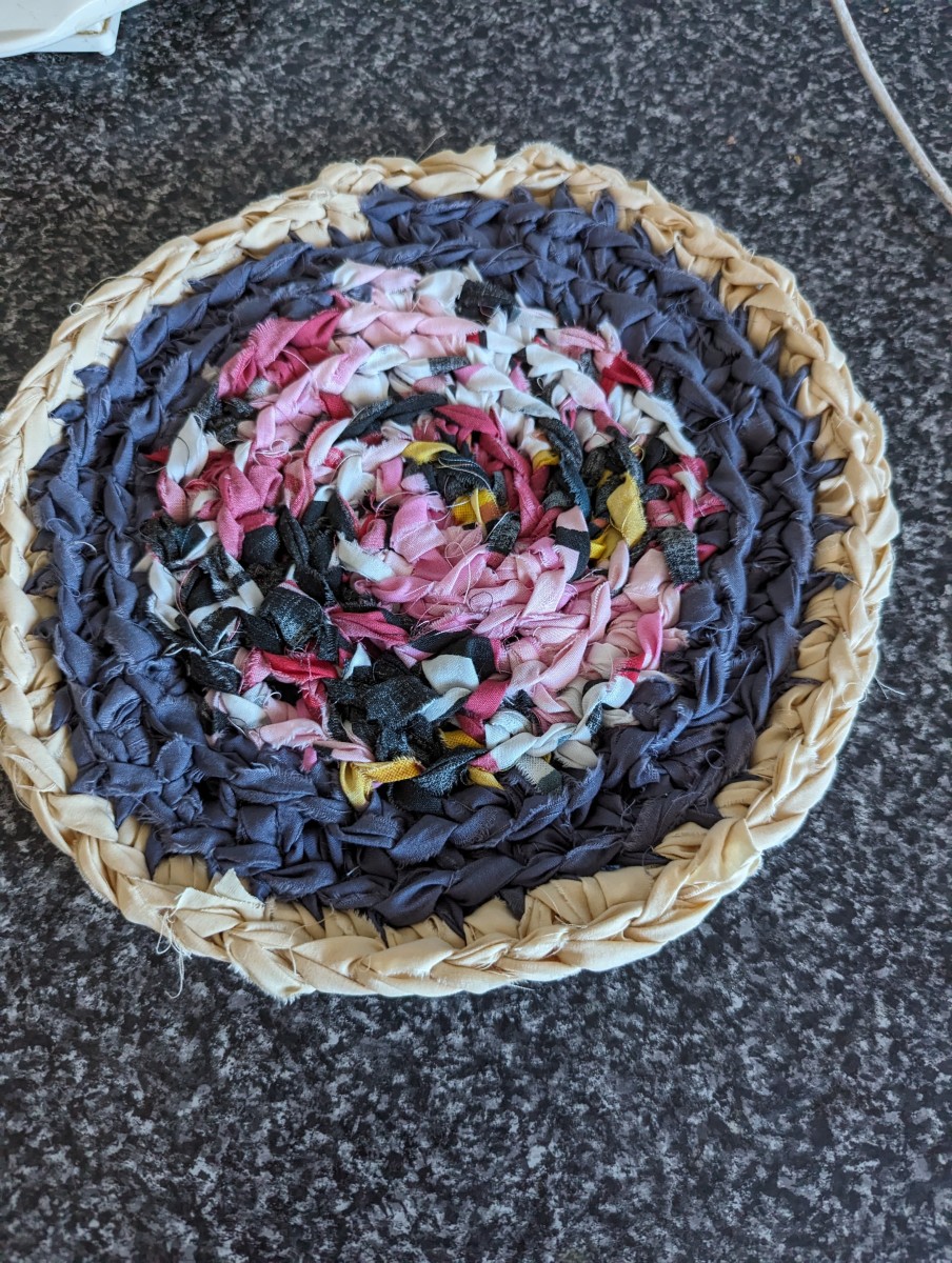 Crafts - How to Create Different Mats from Scraps - HubPages