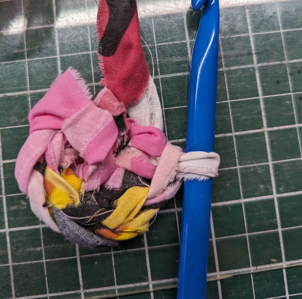 Crafts - How to Create Different Mats from Scraps - HubPages