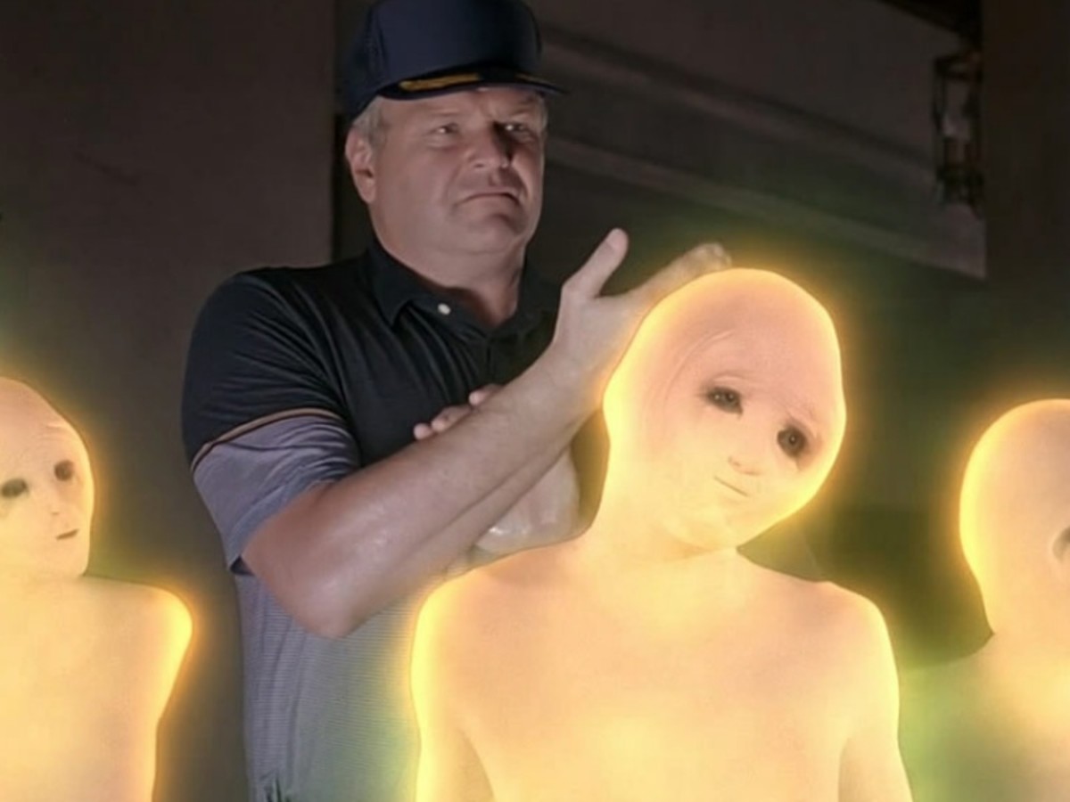 Cocoon Film Review - HubPages