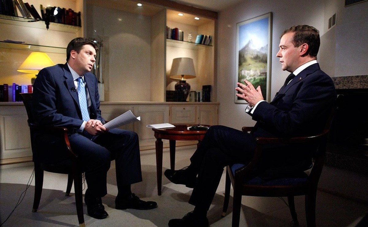 How Do I Deal With a Newspaper Reporter? - HubPages