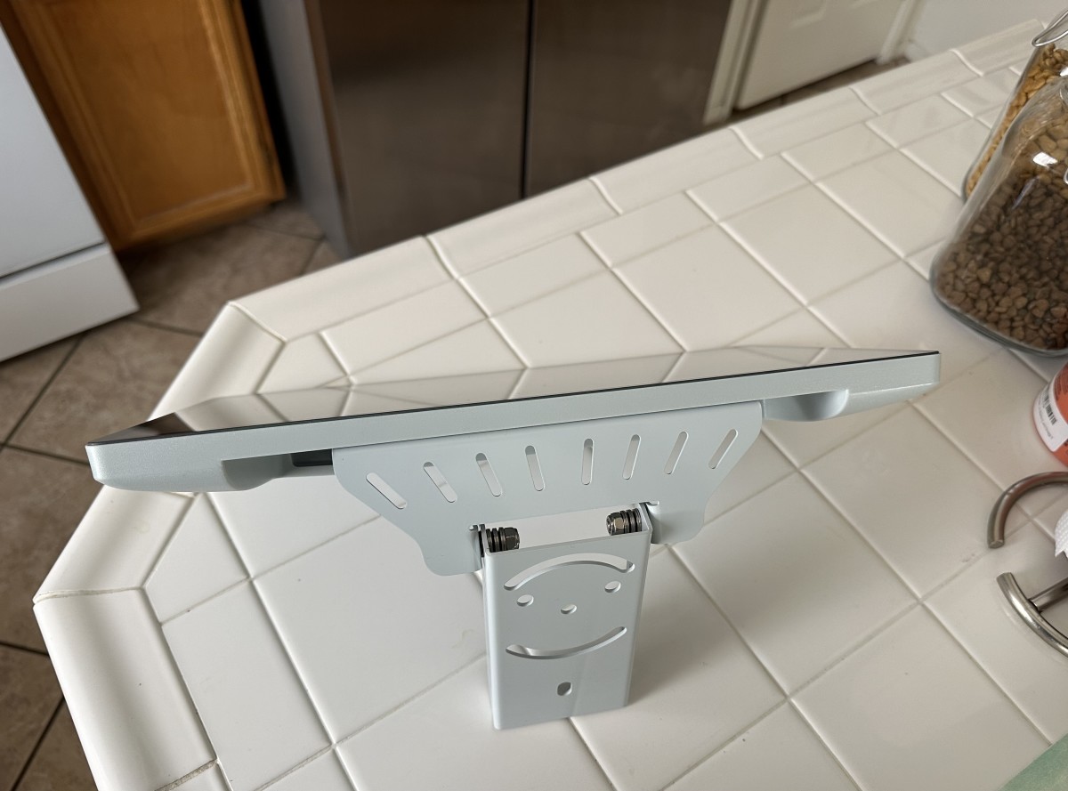 Your Kitchen TV: The Sylvox 15.6" Under Cabinet Kitchen TV - HubPages