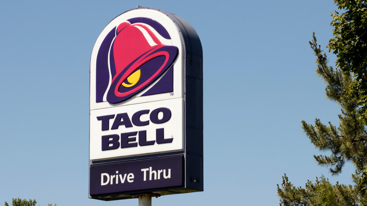 Taco Bell Manager Hailed a Hero for Saving Choking Baby - WeHaveKids News
