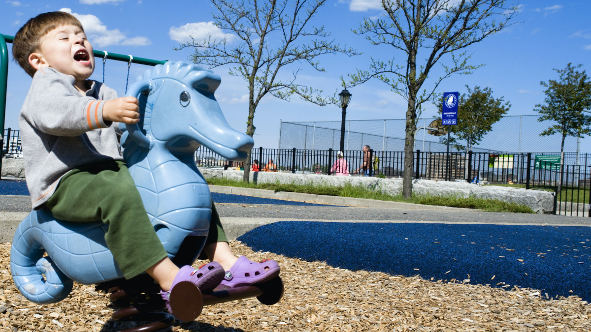 Toddler Refuses to Walk if He's Not Wearing Crocs and People Are ...