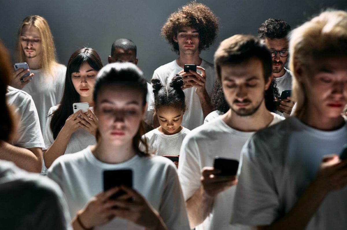 Surveillance in "1984": Comparing Orwell's Book to Today - HubPages