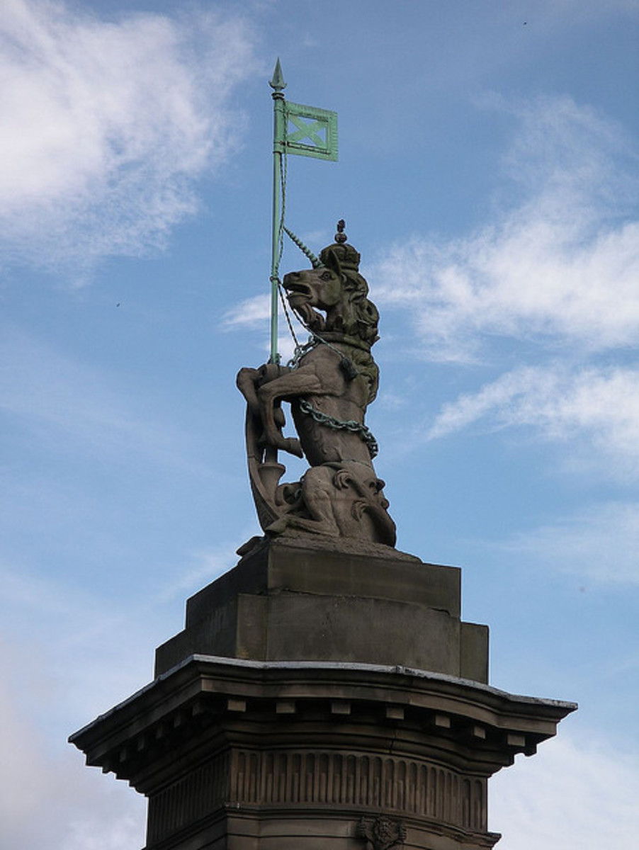 Statues Holyrood Palace Edinburgh And The Stately Palace Of