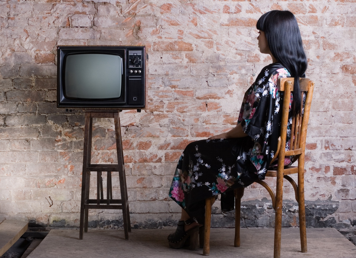 6 Reasons to Go all Elvis and Send Your TV Sailing out the Window ...