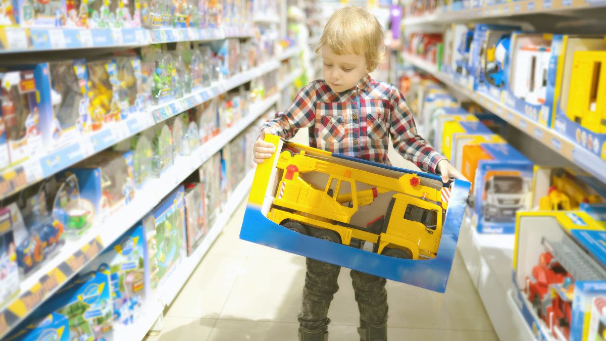2-Year-Old Comes Up With Genius Way to Get All the Toys He Wants ...