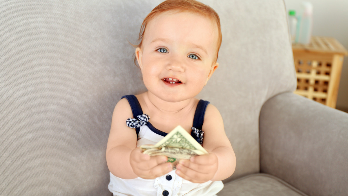 Toddler Is Convinced Her Grandma Is on the Dollar Bill and It's ...