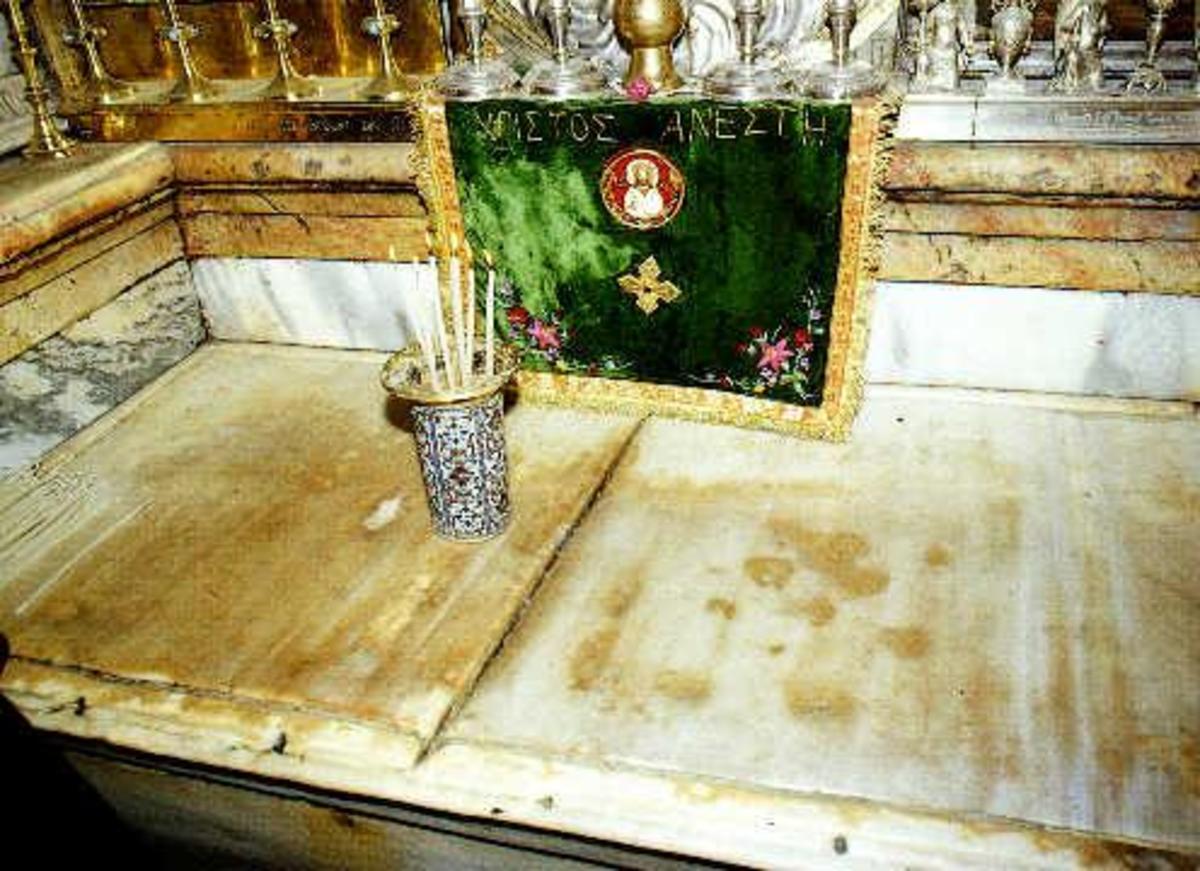 The Church of the Holy Sepulchre Atop Mt Calvary and Christ's Tomb ...