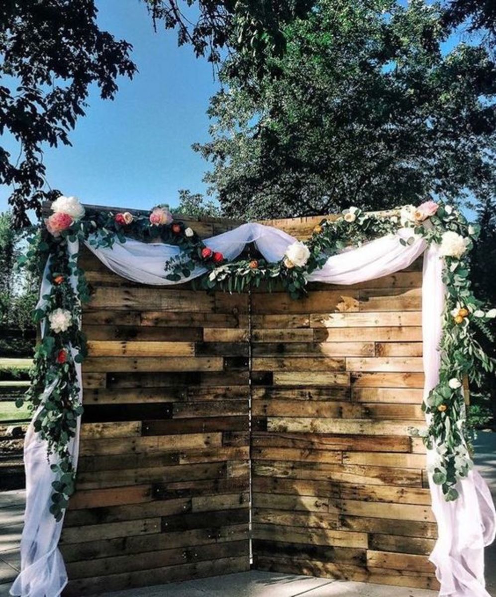 Pallet Backdrop Wedding Pallet Rustic Wedding Decor • 1001 Pallets