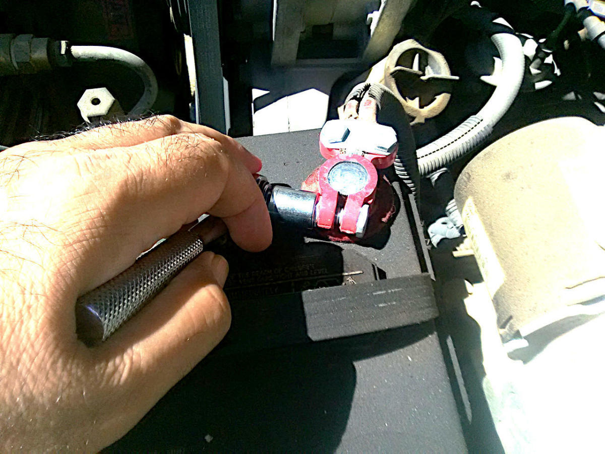 How to Remove a Car Battery - HubPages