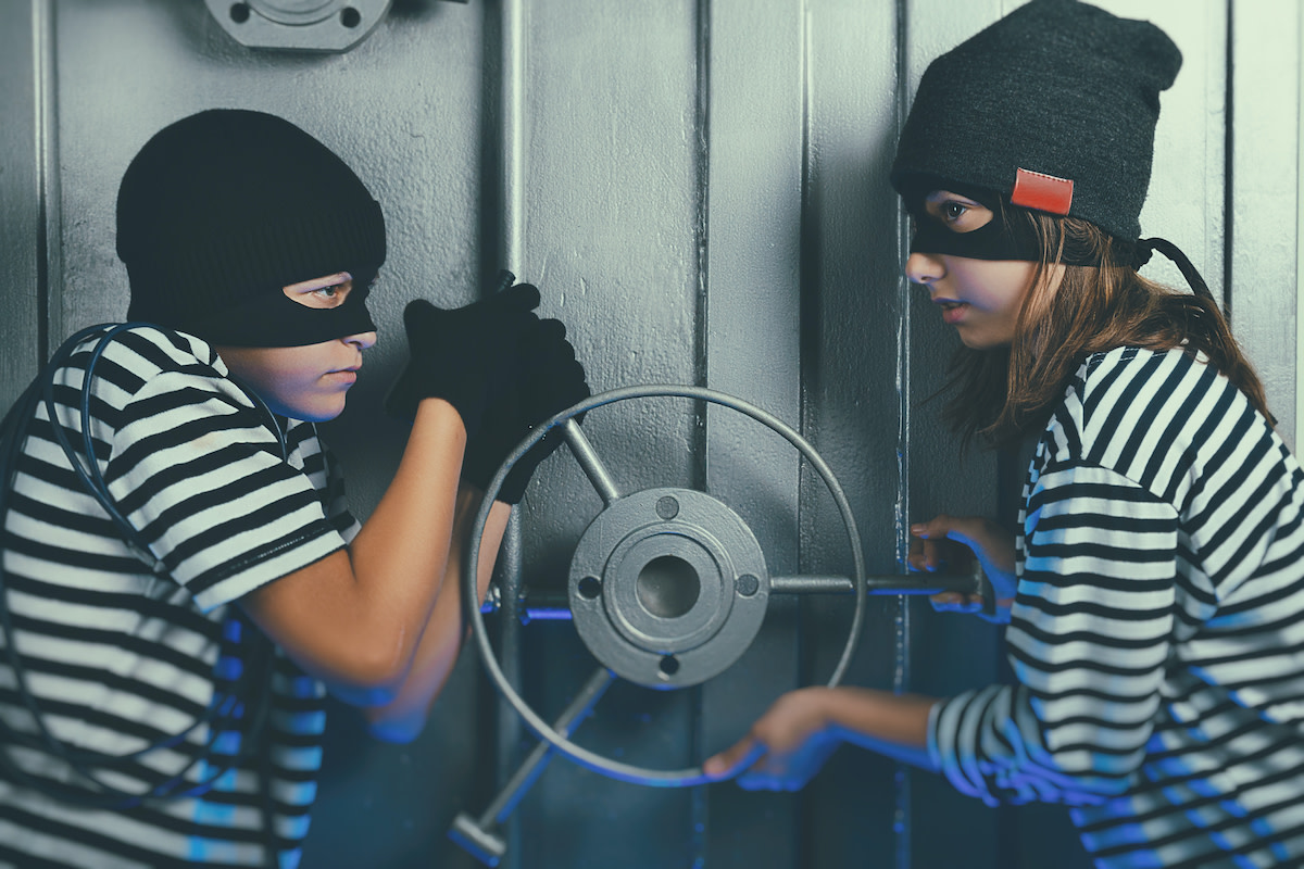 Mom Tells Her Kids They're Robbing a Bank and Their Response Is ...
