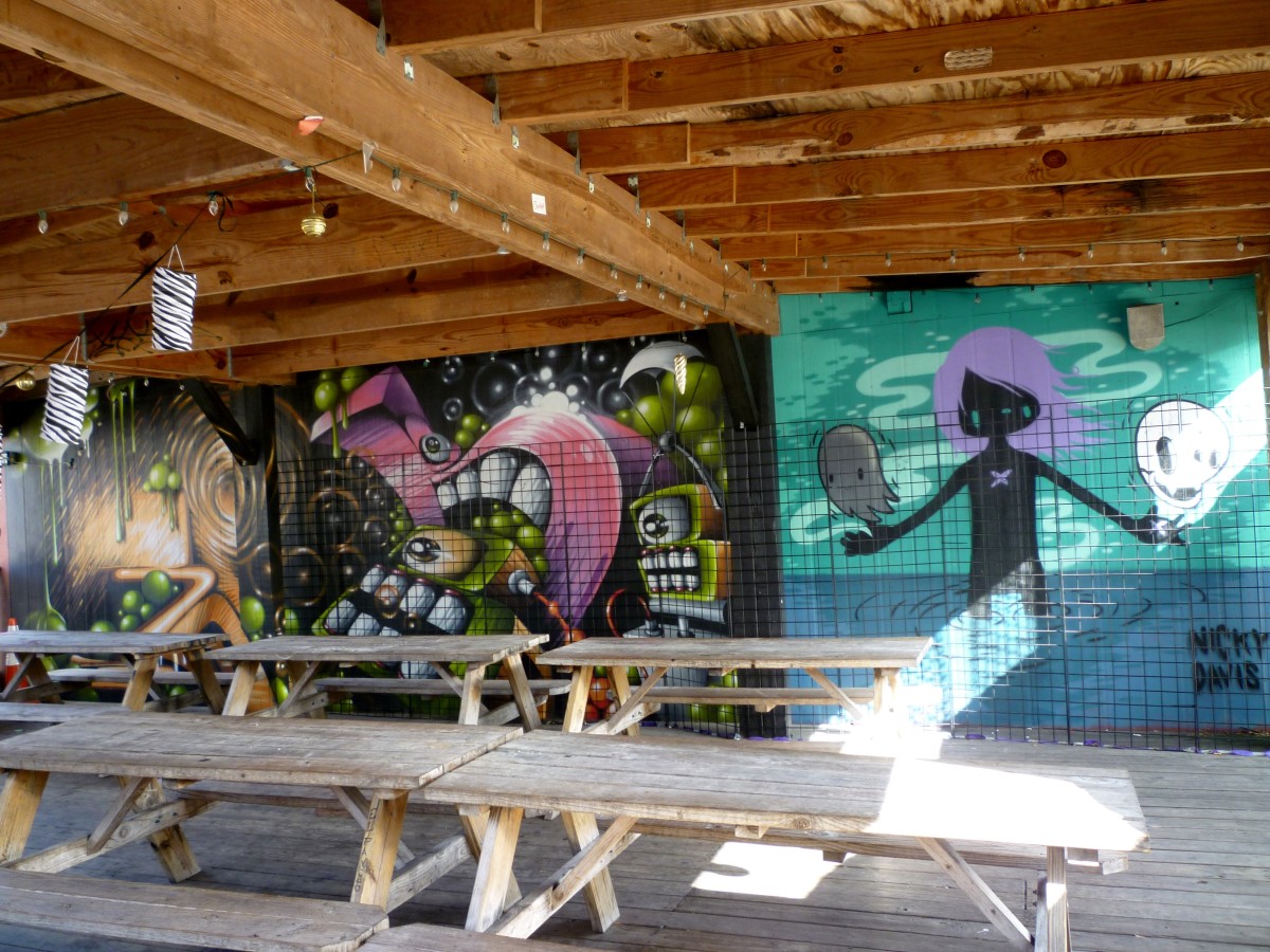 Dazzling Graffiti Murals at Cecil’s Pub and PJ’s in Houston - HubPages