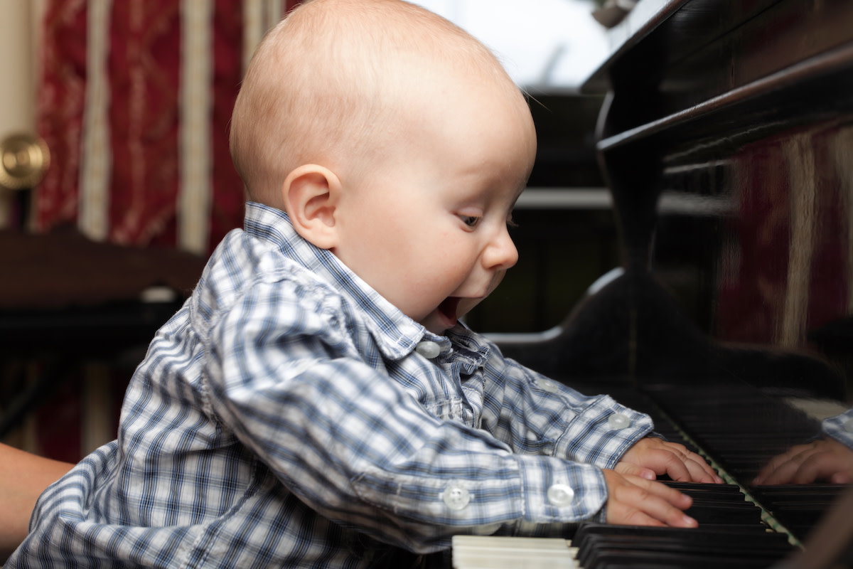 Dad's Musical Version of Tummy Time Is a Huge Hit with Baby ...
