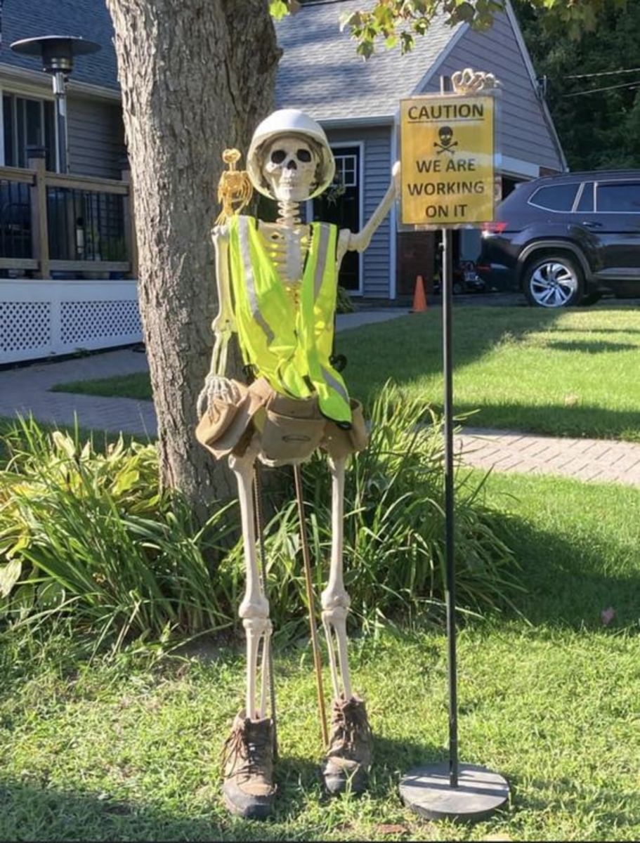 40+ Spooktastic Skeleton Halloween Decoration Ideas for Front Yard ...