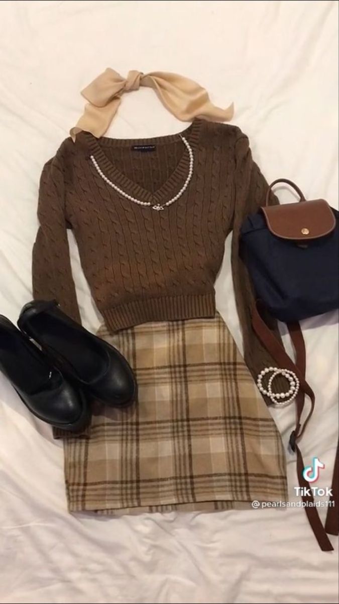 45+ Super Stylish Fall Outfits for Women 2025 - HubPages