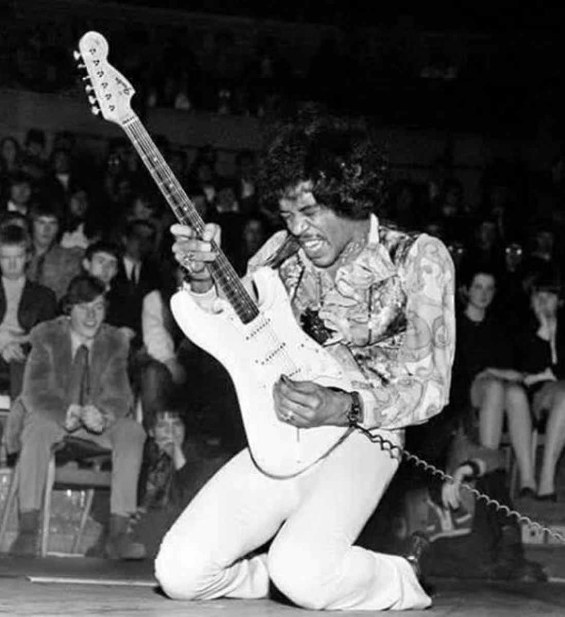 Jimi Hendrix Is a Legendary Guitar Icon 53 Years Later - HubPages