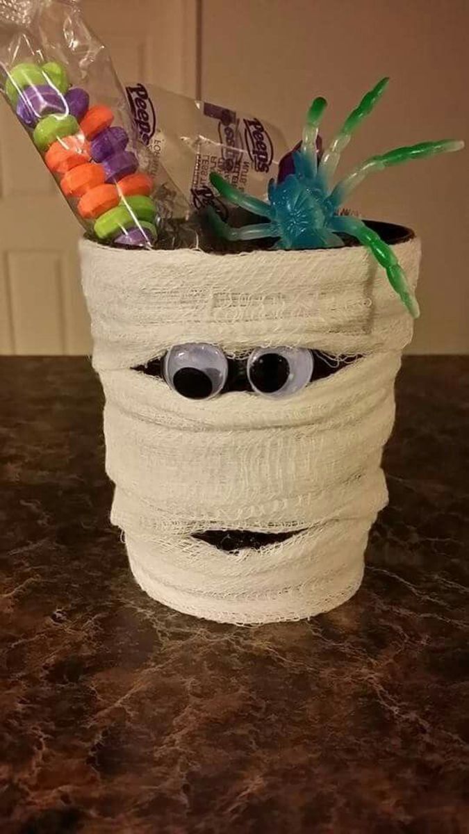 45+ Easy Last Minute Halloween Party Favors for Kids, Neighbors and ...