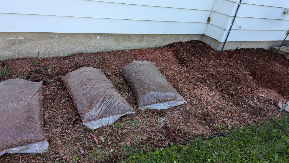 Red Mulch - Refreshing Mulched Areas - HubPages