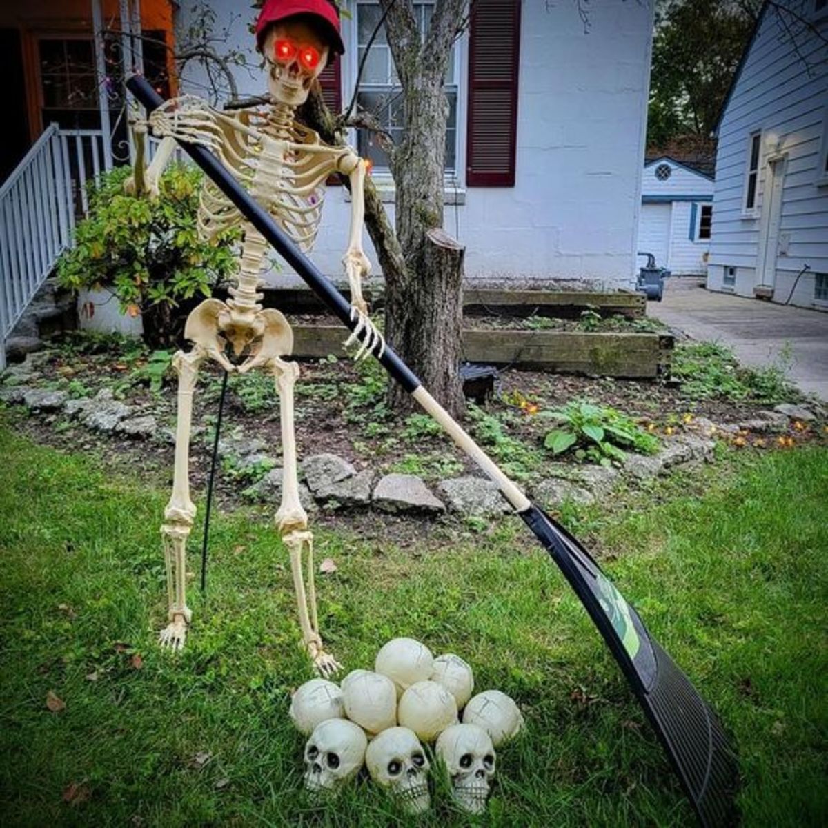 20+ Spooktastic Skeleton Halloween Decoration Ideas for Front Yard ...