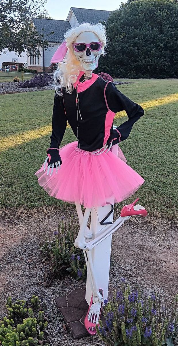 20+ Spooktastic Skeleton Halloween Decoration Ideas for Front Yard ...