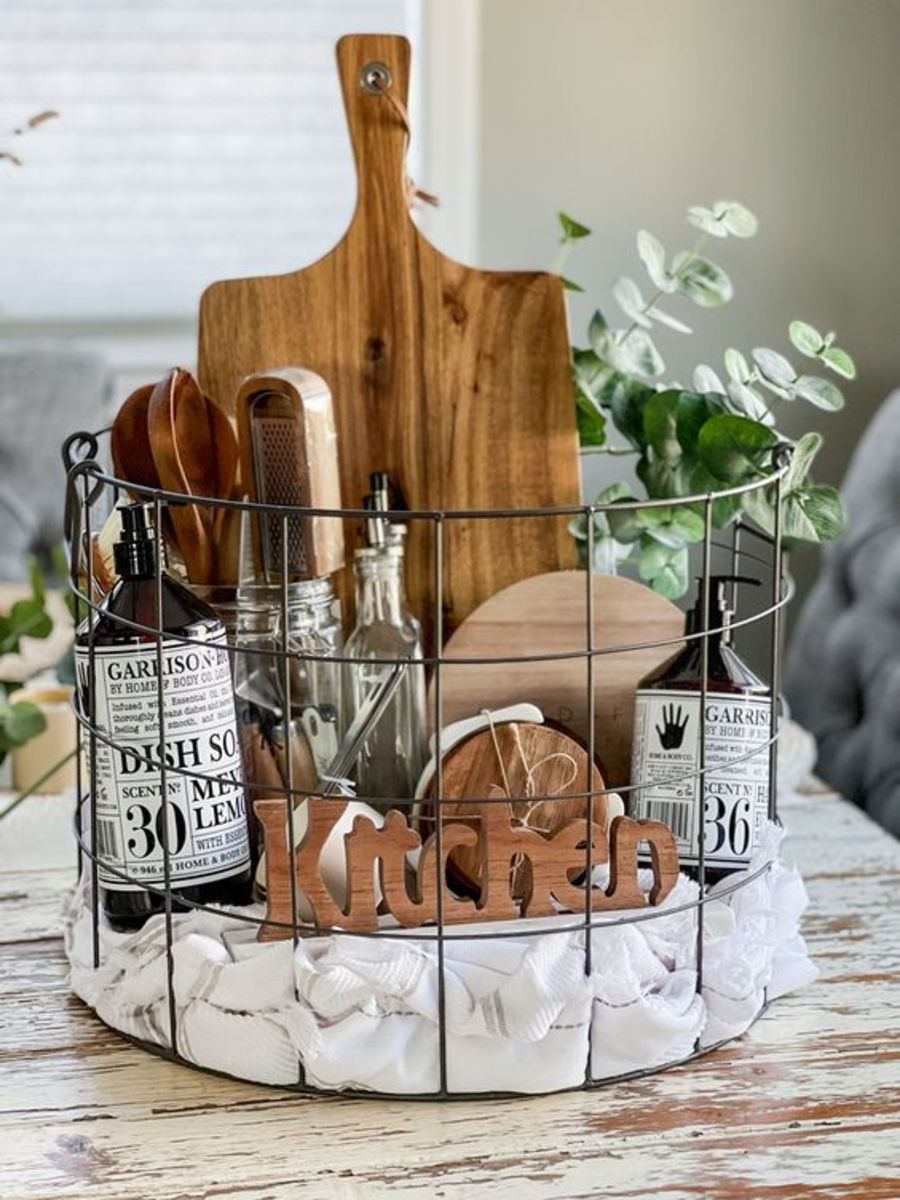 35+ Christmas Gift Basket Ideas for Friends and Family - HubPages