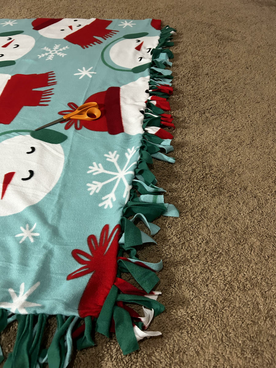 How to Make a No-Sew Blanket - HubPages