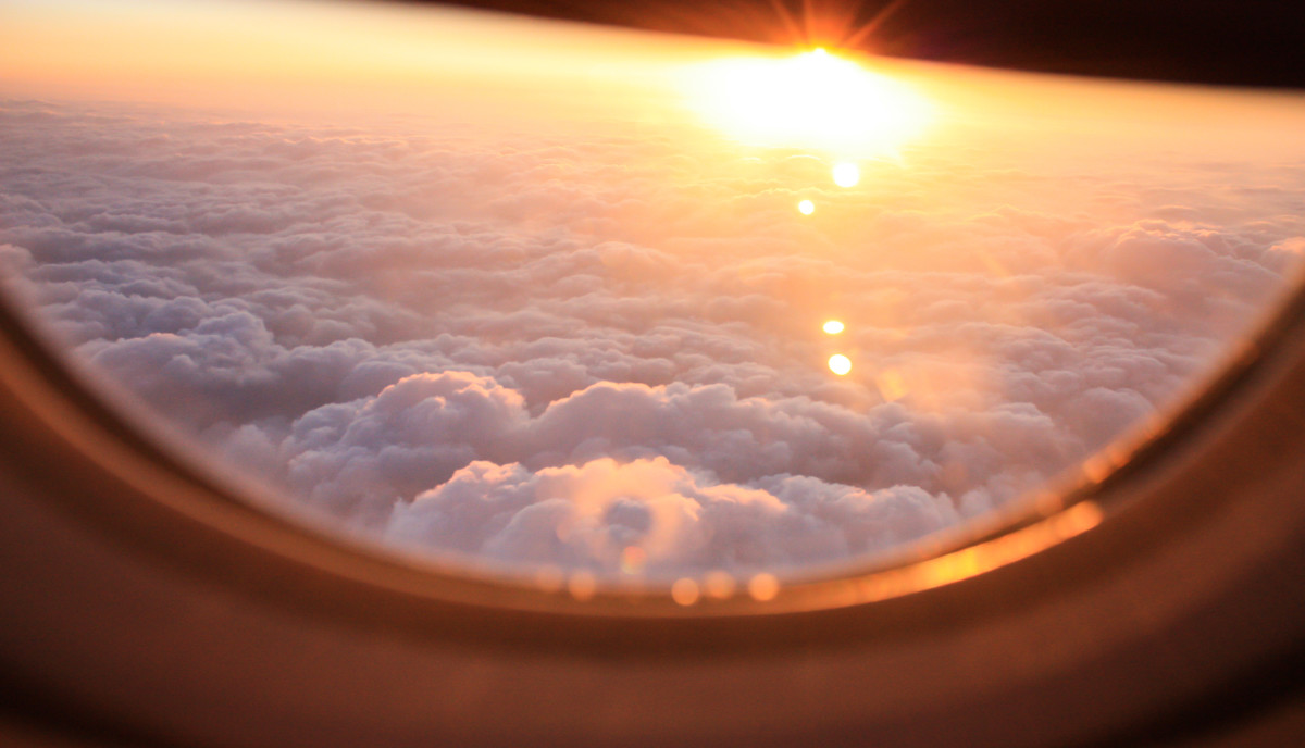 Travelers Capture Red, Zooming Red Lights From Plane Window - HubPages