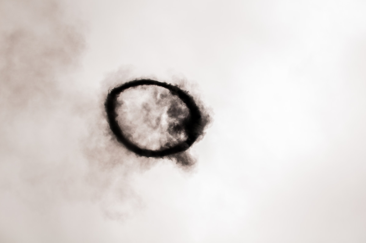 A Seemingly Inexplicable Giant Black Smoke Ring Appeared In the Sky ...