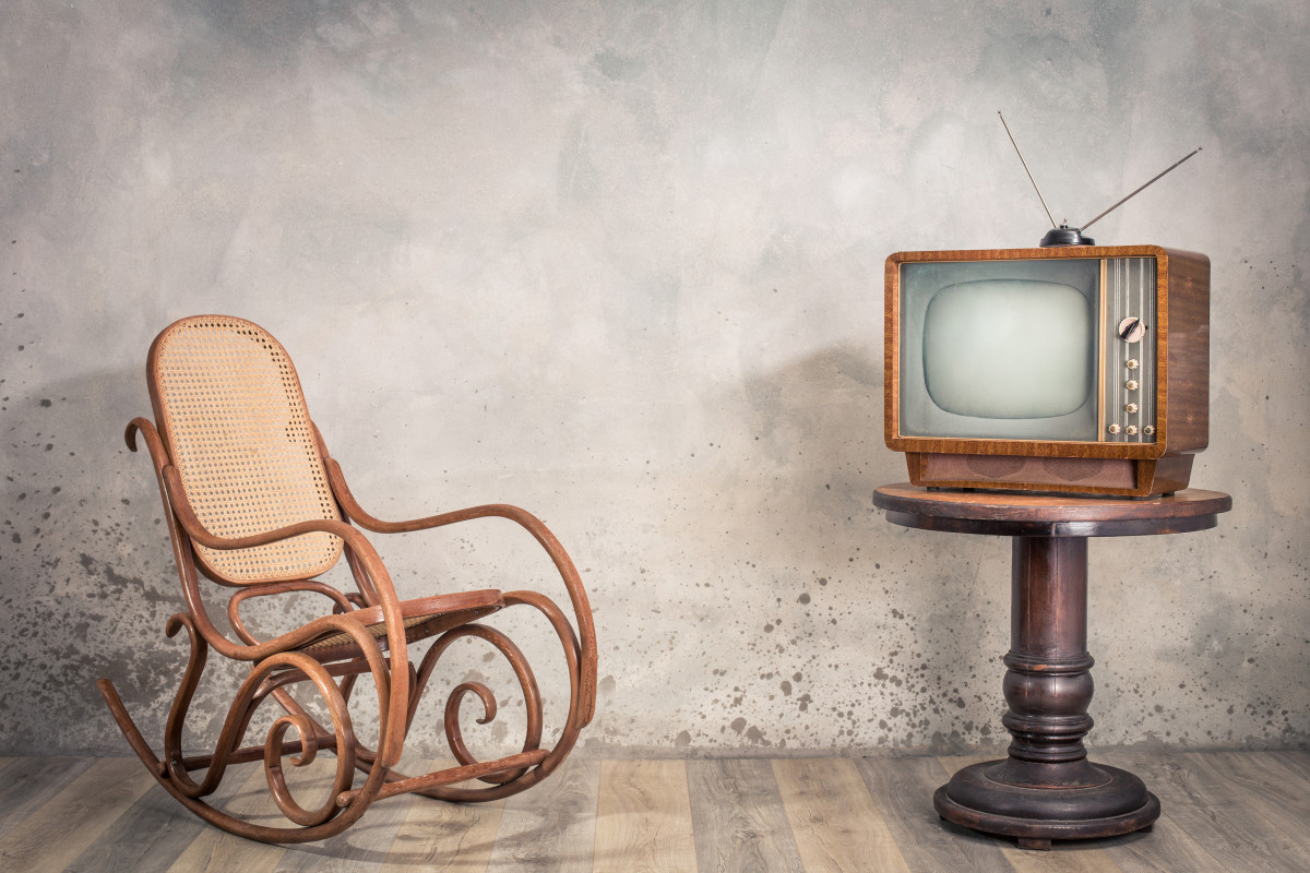 Ghost Appears to Move Rocking Chair in 100 Year Old Home in Spine ...