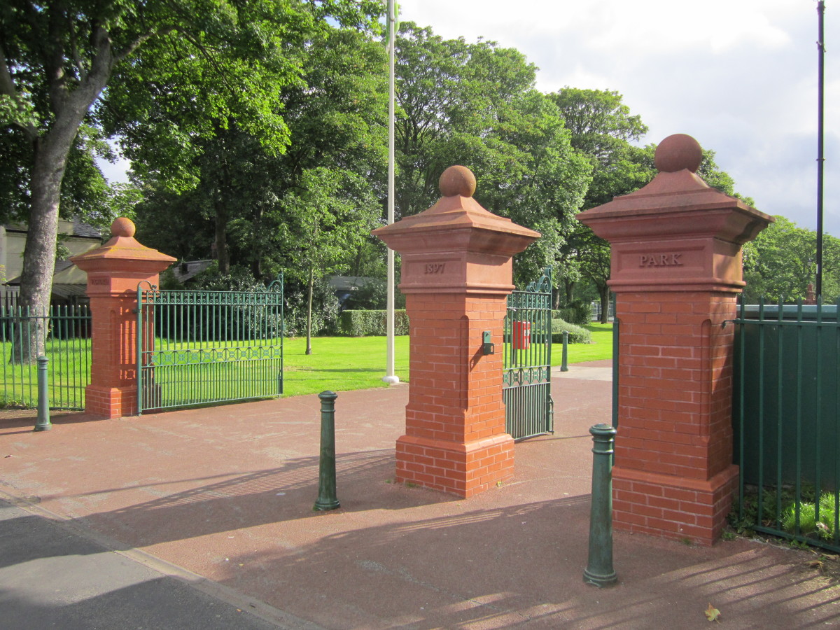 Visiting Victoria Park, Widnes, England: Scenic Area Reflecting Over a ...