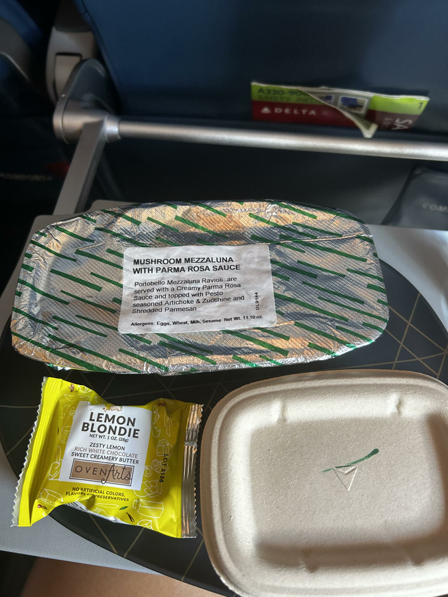 Everything I Ate on My 9 Hour Flight From Los Angeles, CA to Tokyo ...