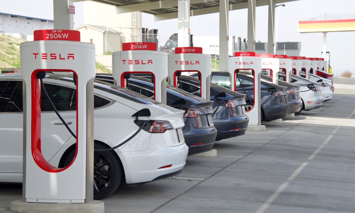 UK Car Manufacturing Surges in November: Record EV Production Fuels ...