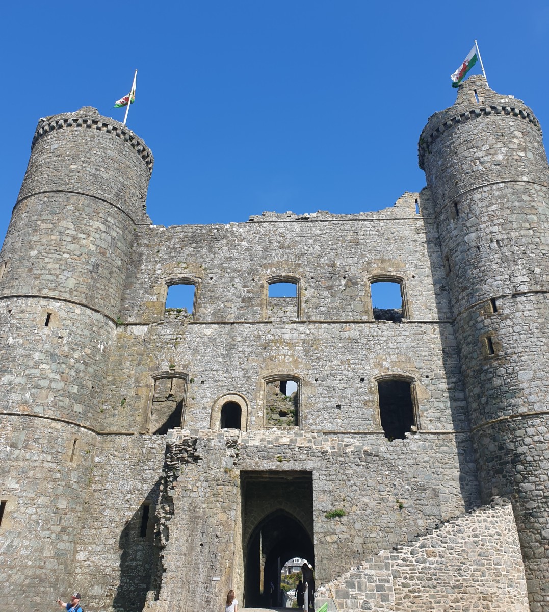 A Day Out in Harlech, Wales: Tips for Travelers - HubPages
