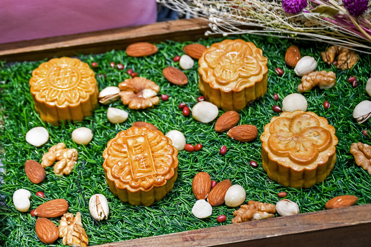Facts About Chinese Mooncakes History Culture Legends Delishably Hot
