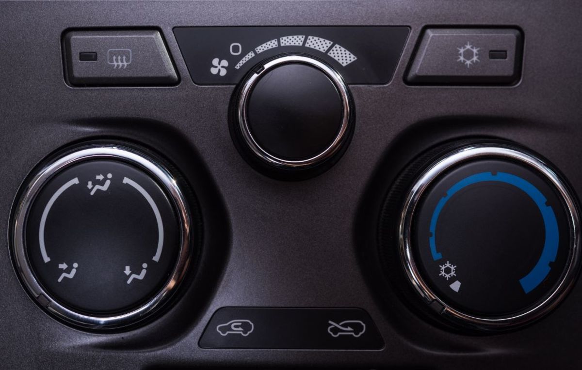 "Stay Ahead of the Mess: 5 Sneaky Tips for a Tidy Car Interior - HubPages