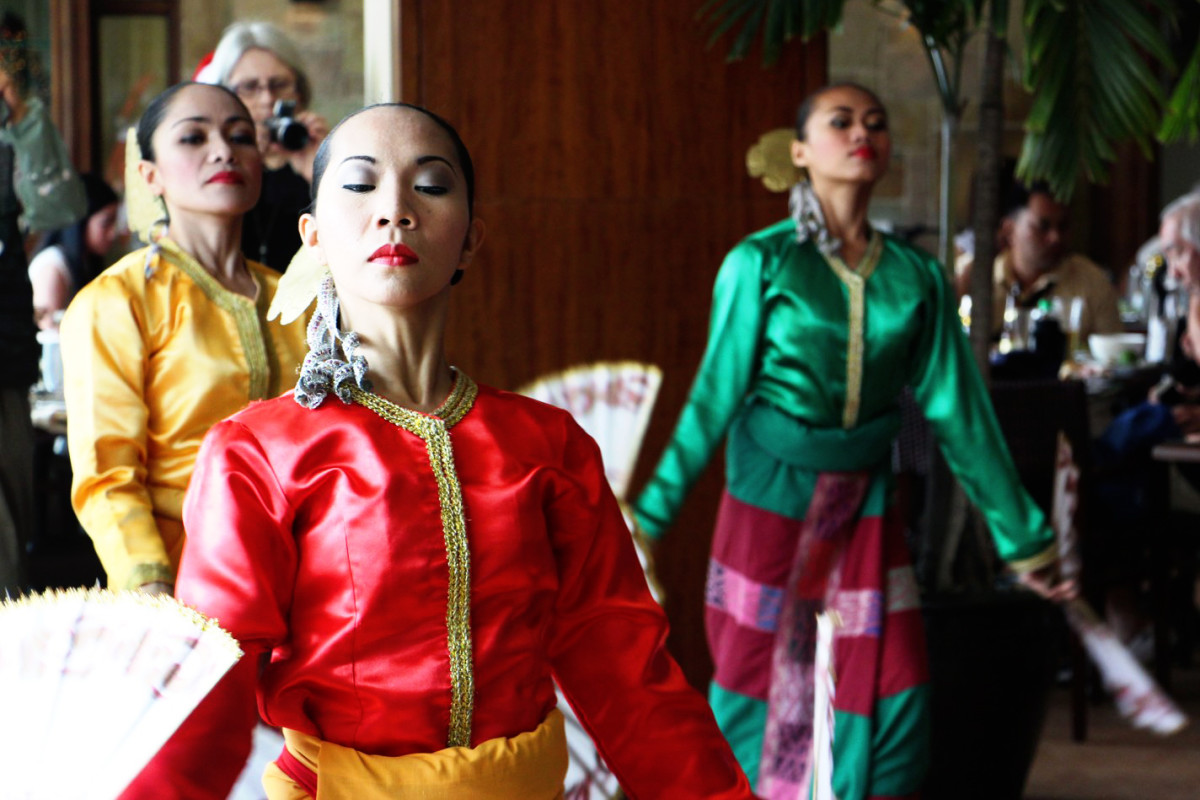 Buffet in Café on the Ridge of Taal Vista Hotel in Tagaytay - HubPages