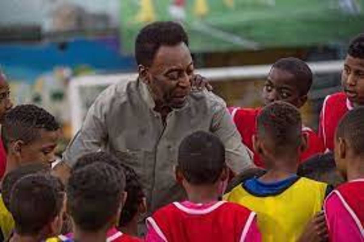 Pelé: The Football Legend Who Redefined the Beautiful Game - HubPages