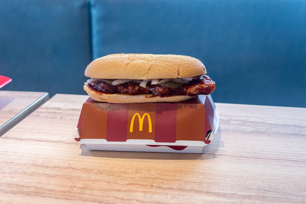 Man Puts Forth Eerie Theory About McDonalds Popular McRib Sandwich ...