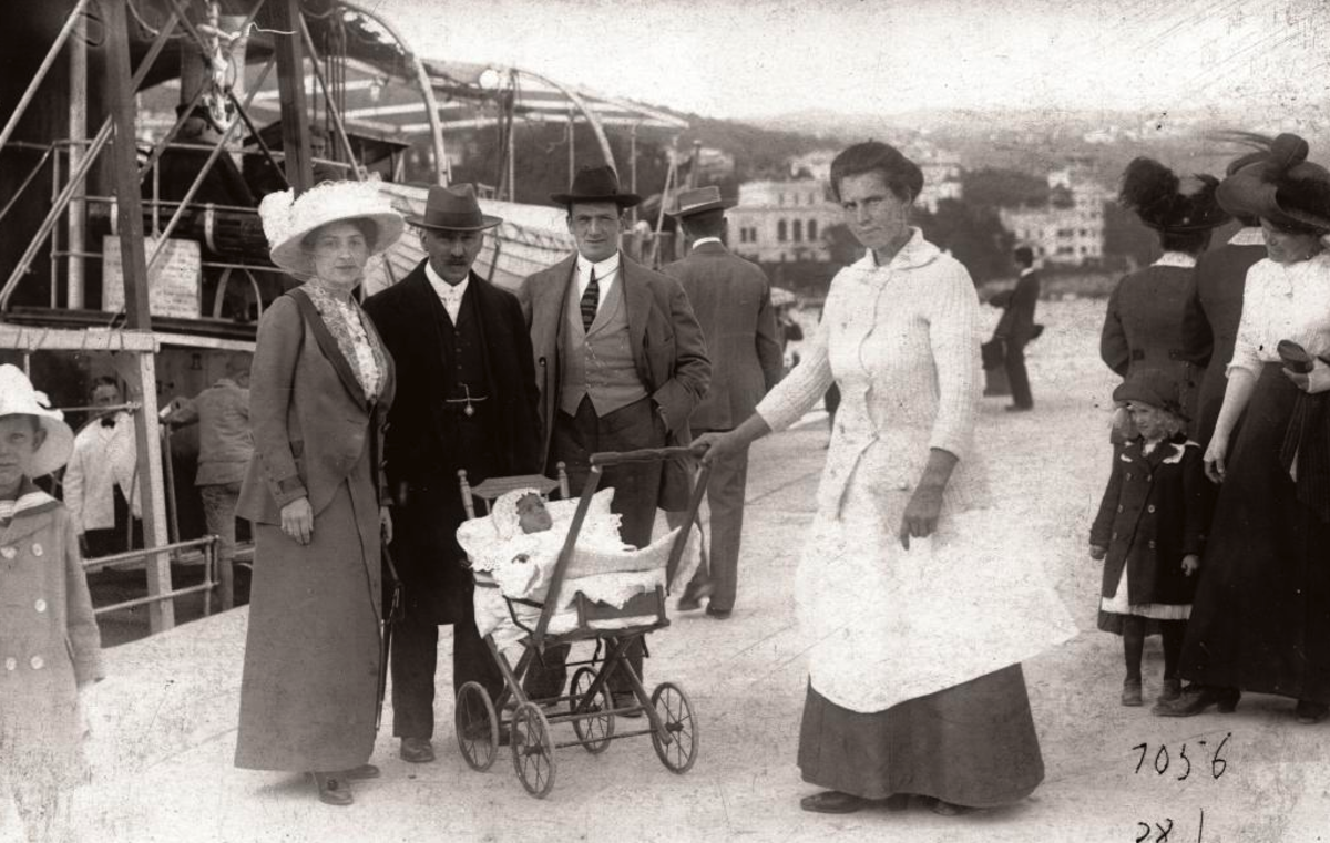See How the Stroller Has Changed in 100 Years! - HubPages